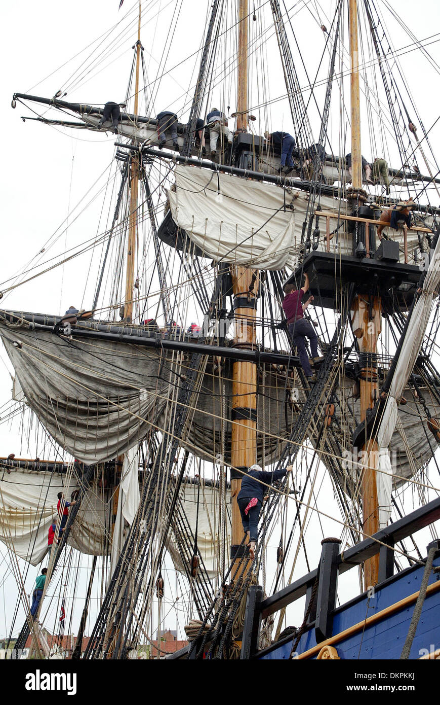 Hm bark endeavour replica hi-res stock photography and images - Alamy