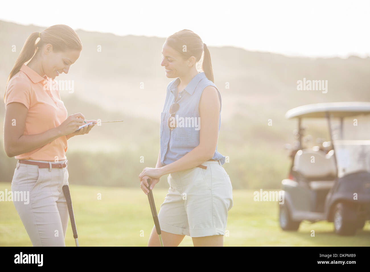Women on golf course hi-res stock photography and images - Alamy