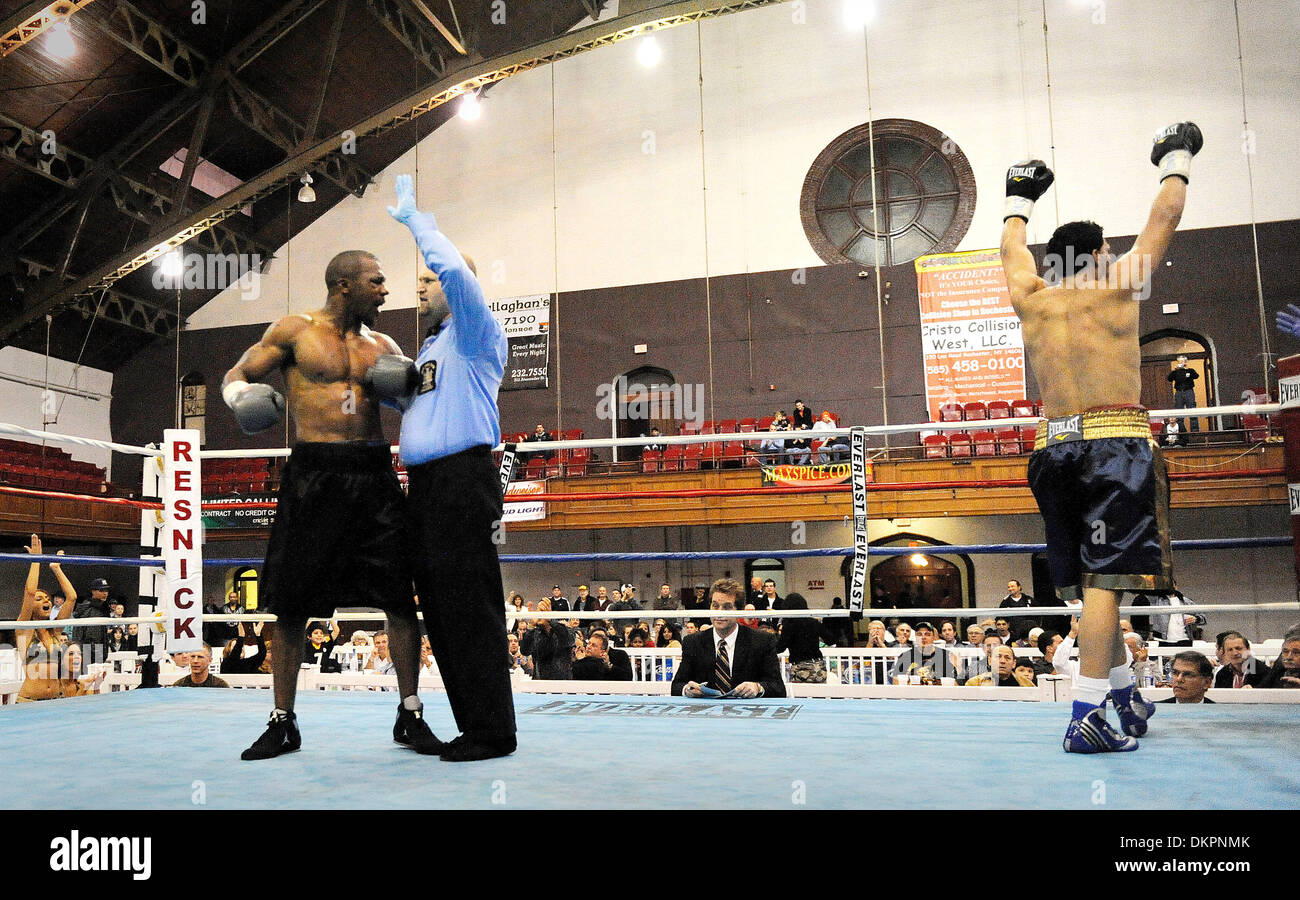 November 19, 2009: Edwin Rodriguez (blue and gold truncks) of Worcester ...