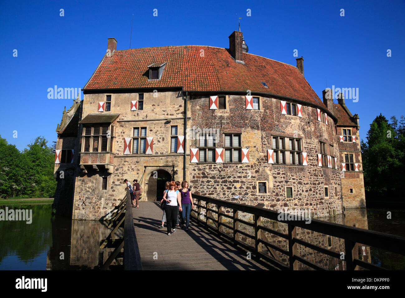 Water castle burg vischering hi-res stock photography and images - Alamy