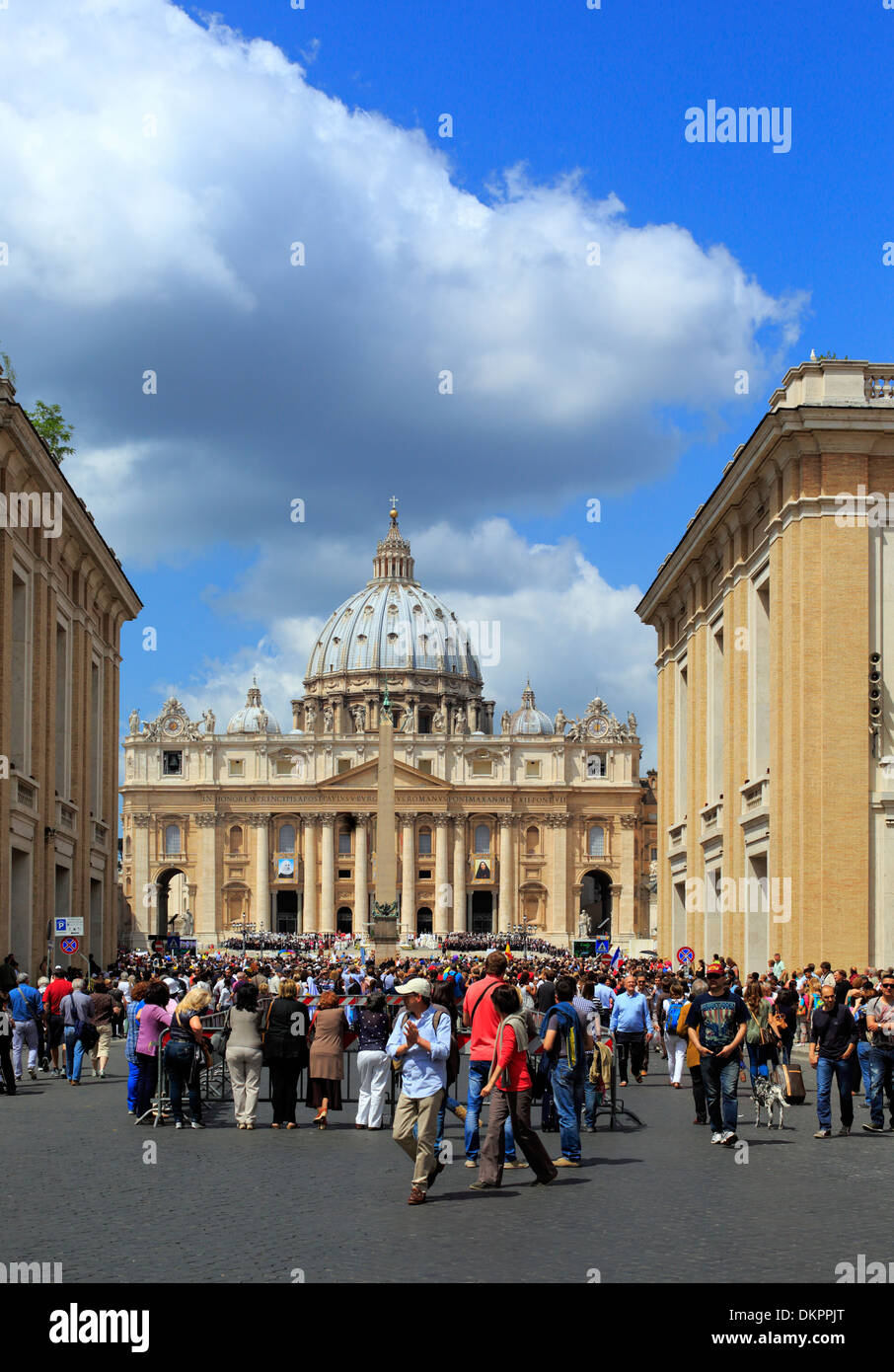 St peters basilica the vatican hi-res stock photography and images - Alamy