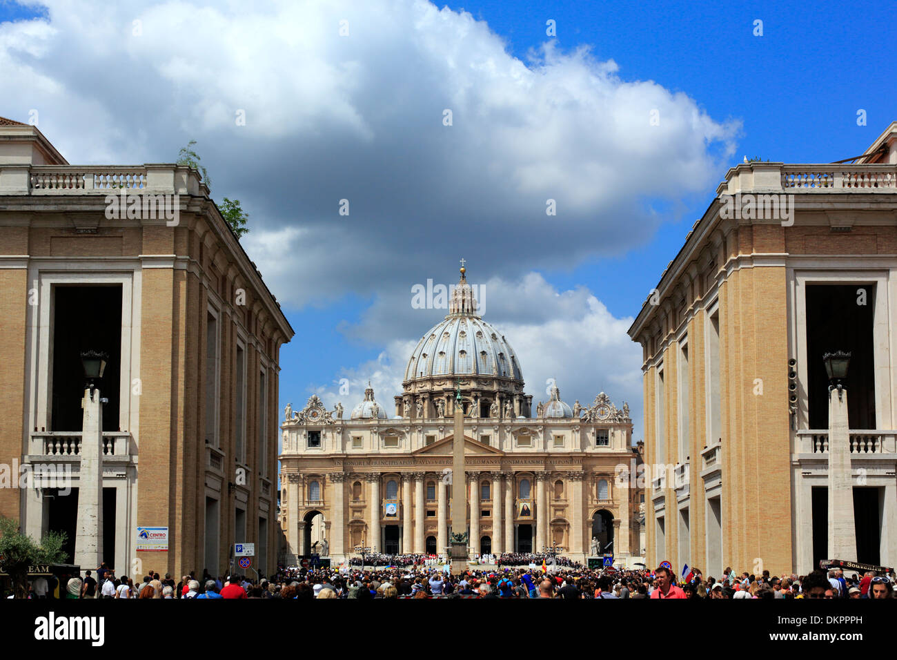 St peters basilica the vatican hi-res stock photography and images - Alamy