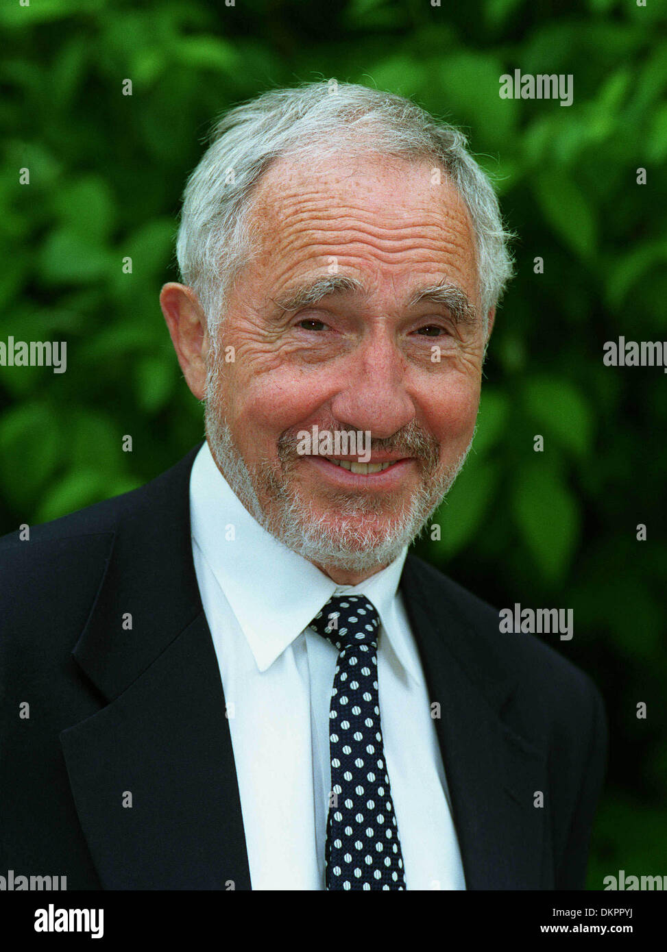 Actor nigel hawthorne hi-res stock photography and images - Alamy