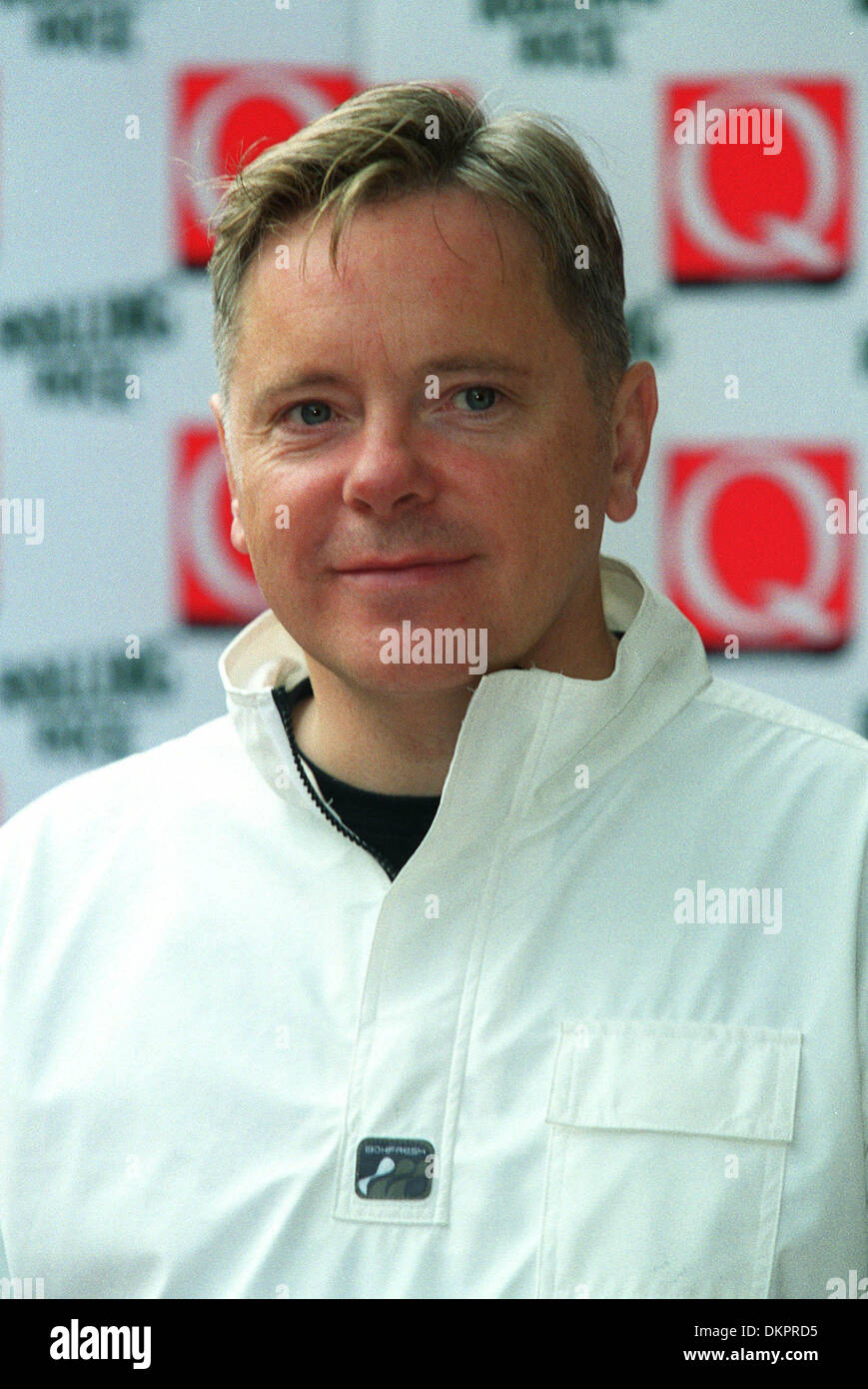 Bernard sumner hi-res stock photography and images - Alamy