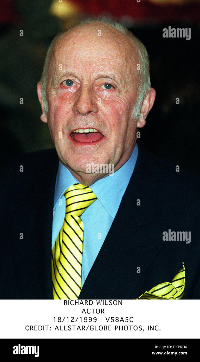 Richard wilson actor hi-res stock photography and images - Alamy