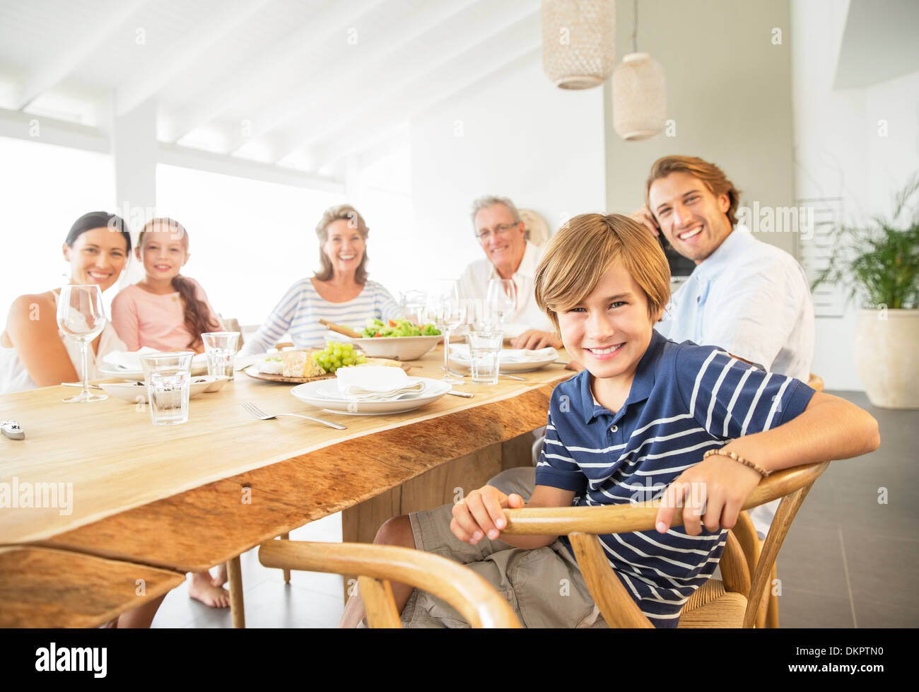 Smiling table hi-res stock photography and images - Alamy