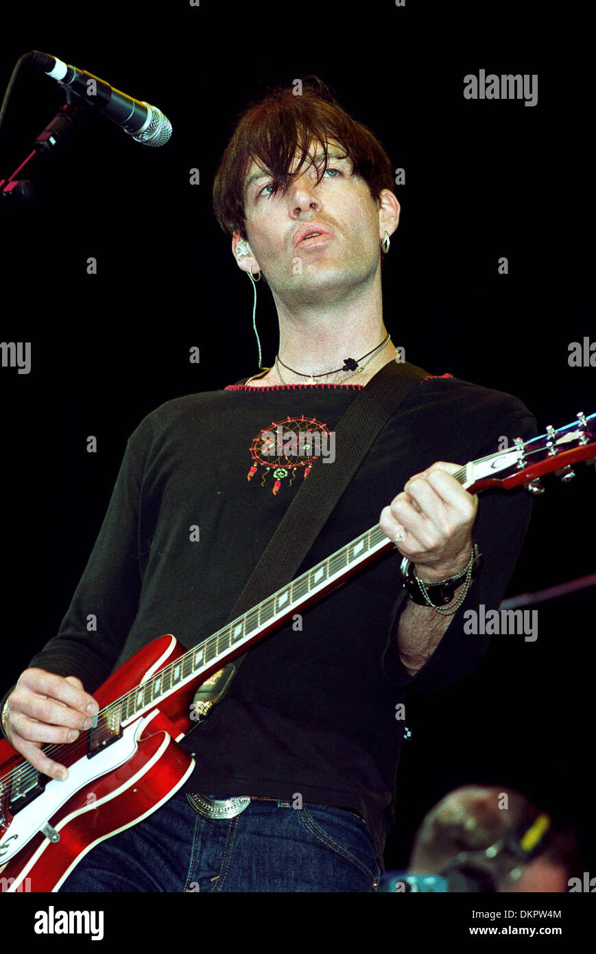 COURTNEY TAYLOR-TAYLOR.SINGER ''DANDY WARHOLS''.KINROSS, SCOTLAND.07/07 ...