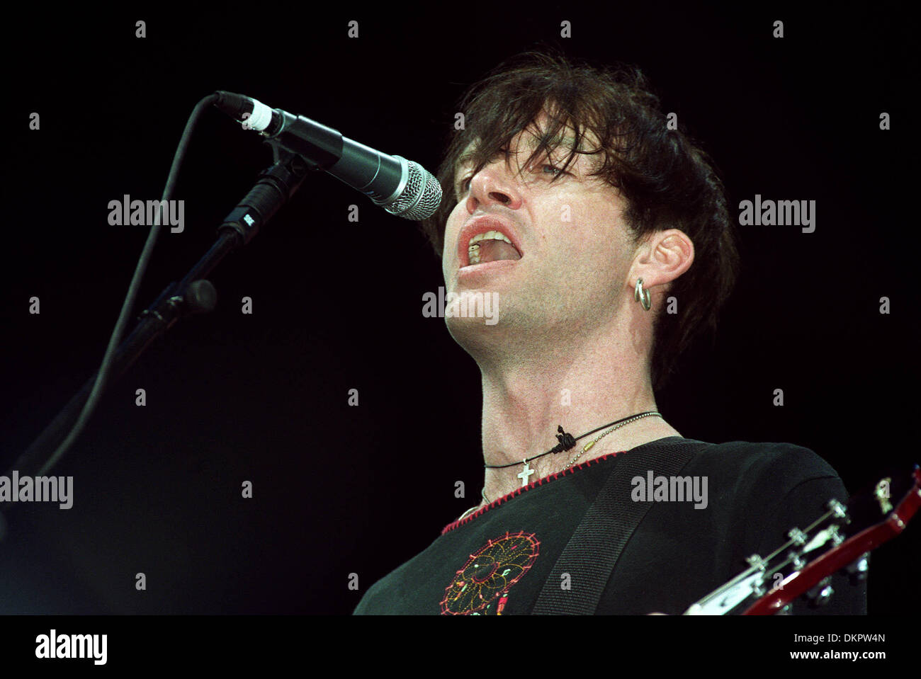 COURTNEY TAYLOR-TAYLOR.SINGER ''DANDY WARHOLS''.KINROSS, SCOTLAND.07/07 ...