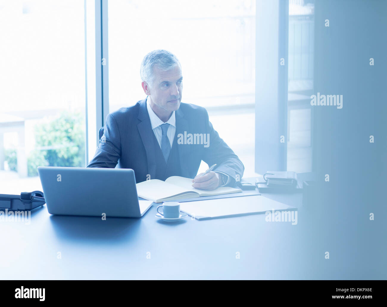 50 men working desk hi-res stock photography and images - Alamy