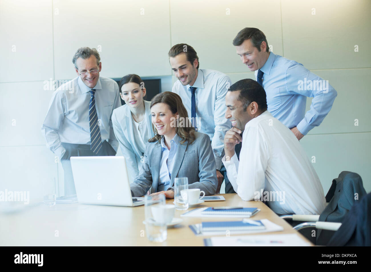 People in meeting room london hi-res stock photography and images - Alamy