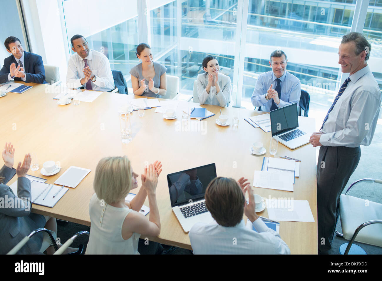 Business people clapping in meeting Stock Photo - Alamy