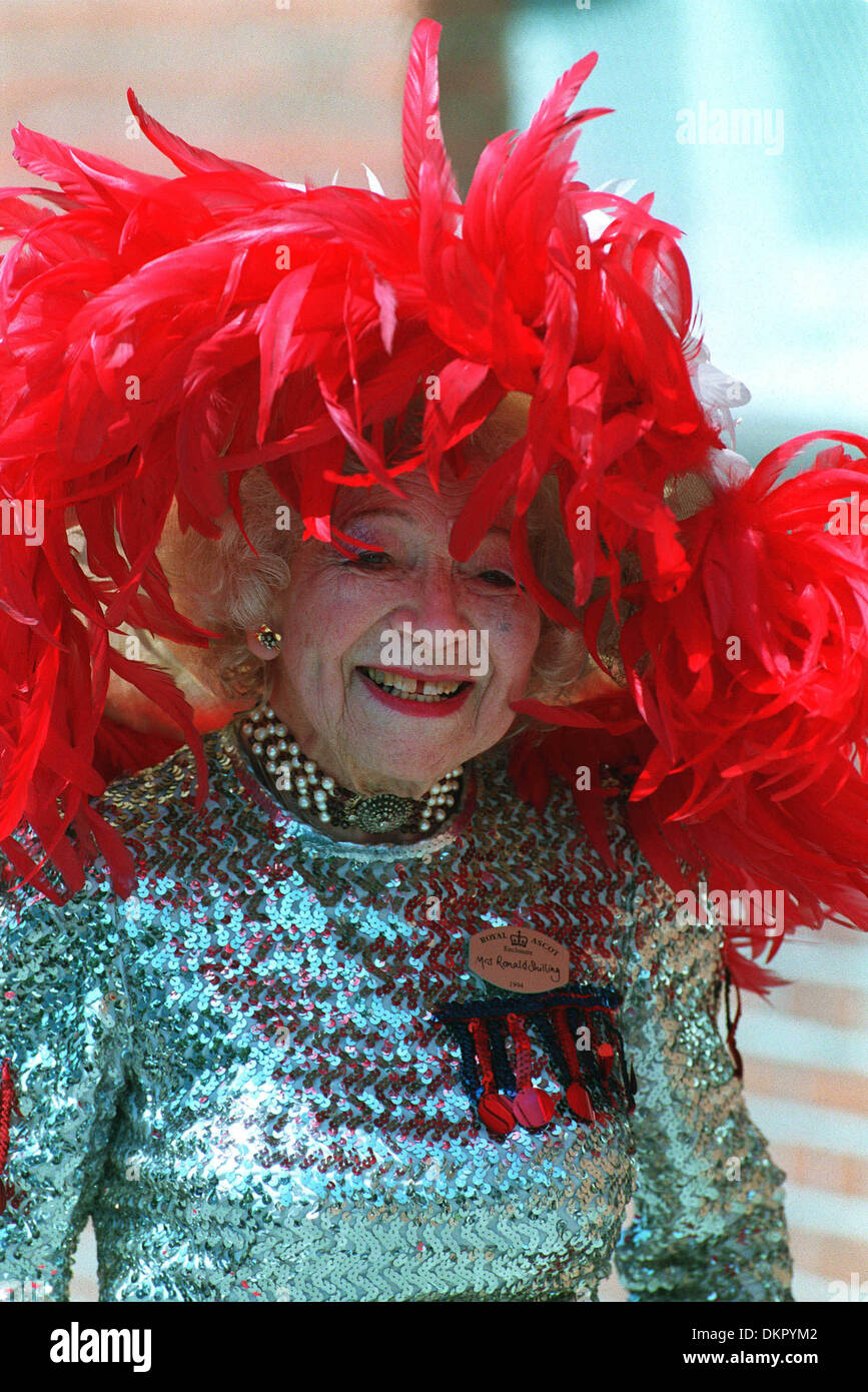 MRS SHILLING.MOTHER OF HAT DESIGNER DAVID.18/06/1994.C95D20C Stock ...