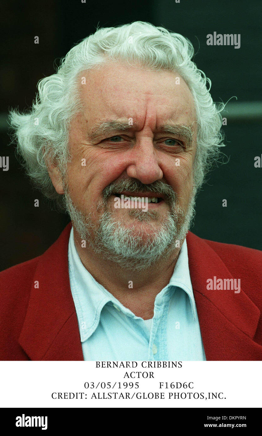 Bernard cribbins hi-res stock photography and images - Alamy