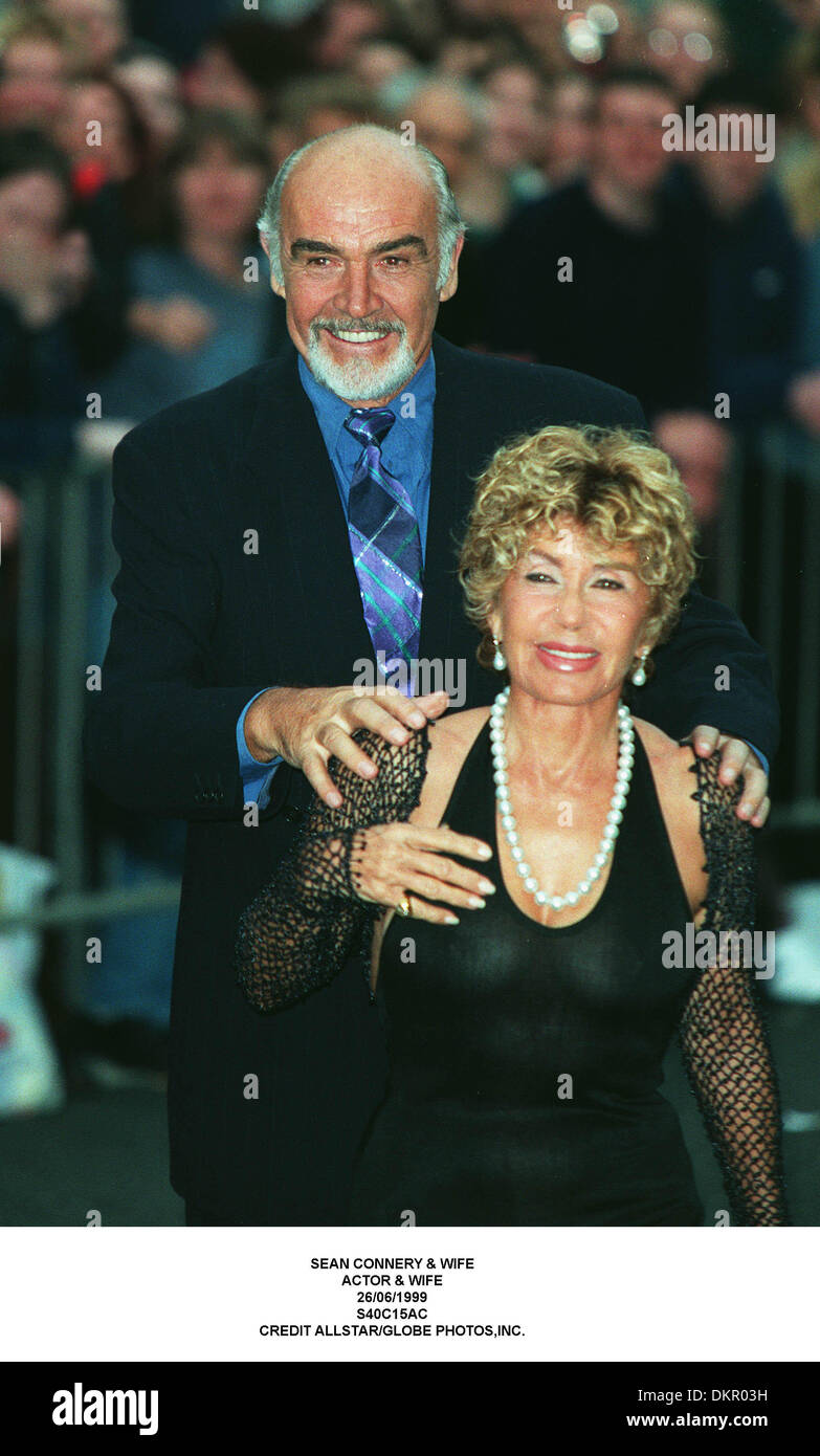 SEAN CONNERY & WIFE.ACTOR & WIFE.26/06/1999.S40C15AC Stock Photo - Alamy