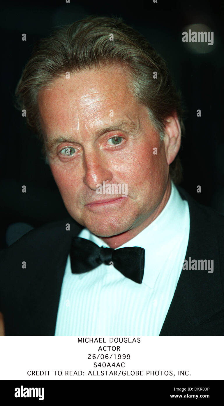 MICHAEL DOUGLAS.ACTOR.26/06/1999.S40A4AC.CREDIT TO READ Stock Photo - Alamy
