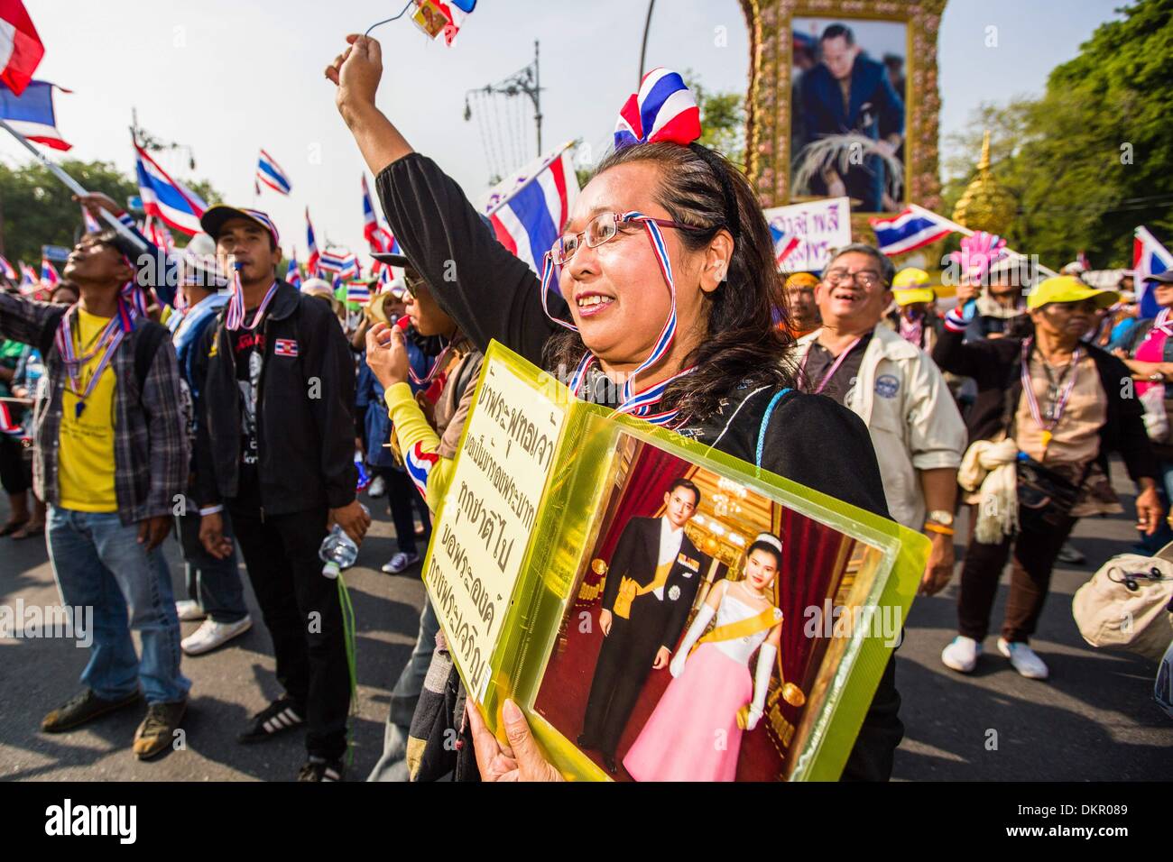Bangkok Thailand 9th Dec 2013 An Anti Government Protester Carrying