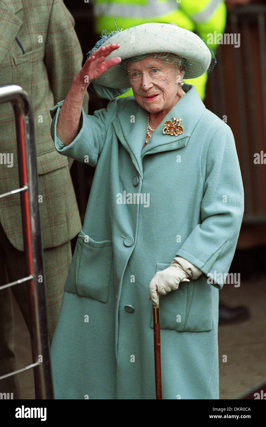 The queen mother hi-res stock photography and images - Alamy