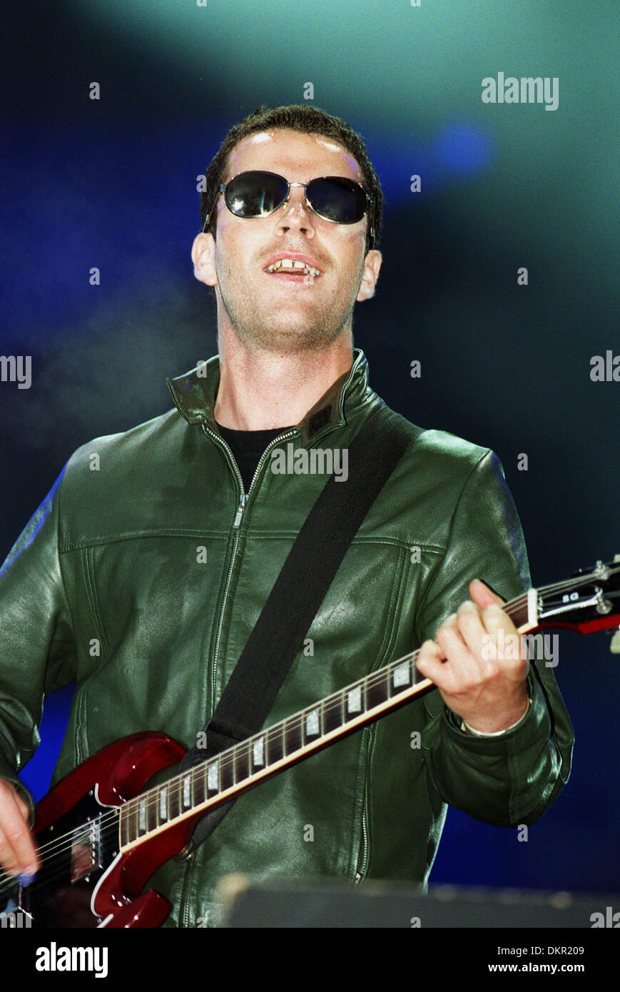 KELLY JONES.SINGER ''STEREOPHONICS''.KINROSS, SCOTLAND.07/07/2001 ...