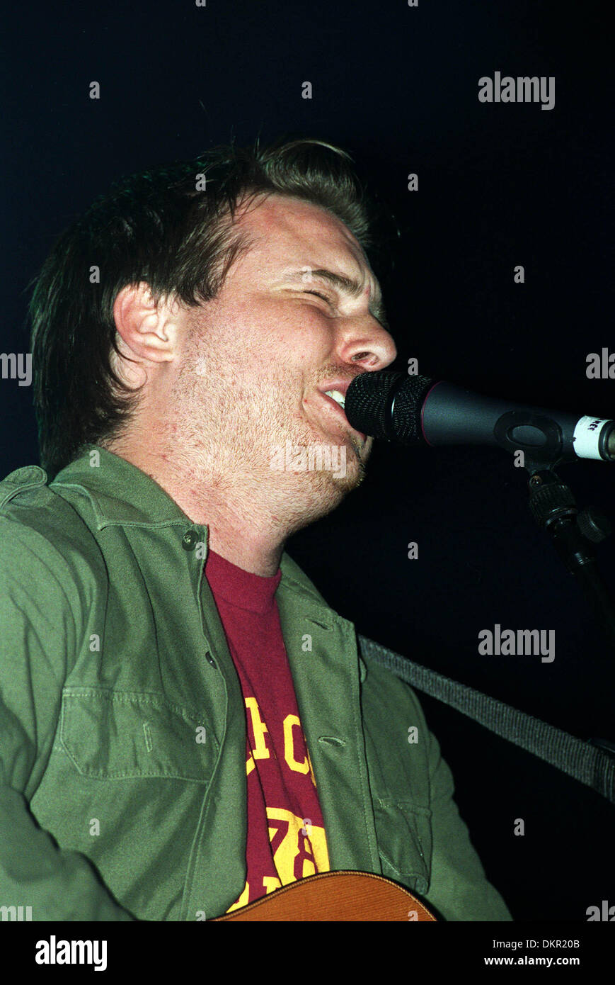 OLLY KNIGHTS.LEAD SINGER ''TURIN BRAKES''.KINROSS, SCOTLAND.07/07/2001 ...