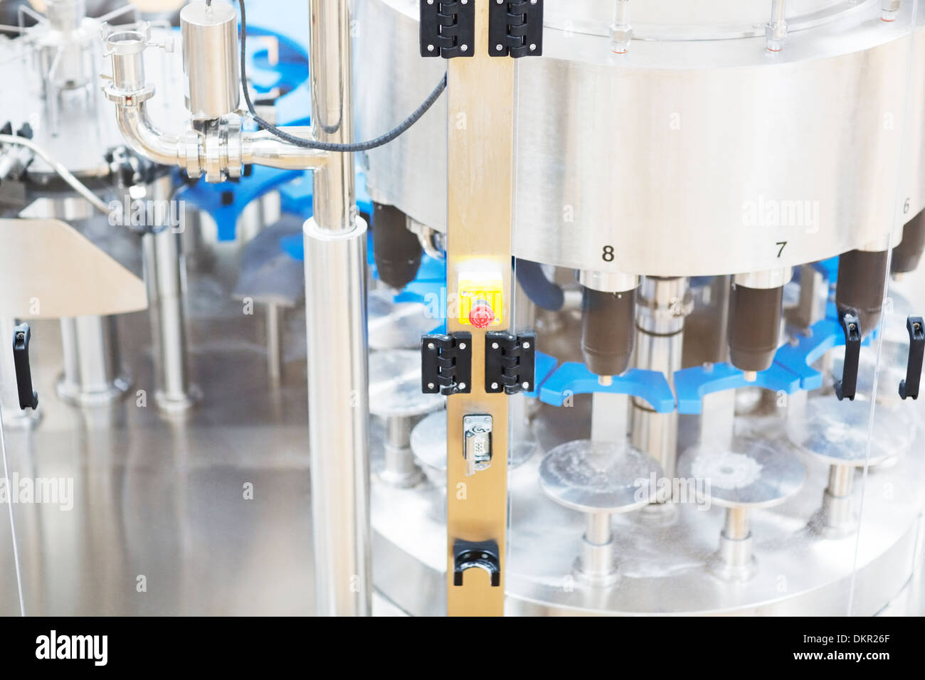 Bottling factory hi-res stock photography and images - Alamy