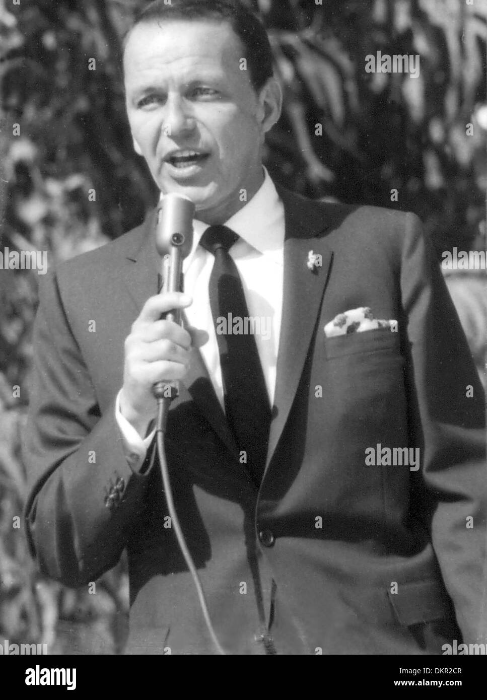 Nov. 13, 2002 - CALIFORNIA, USA - FRANK SINATRA. BILL KOBRIN/(Credit ...