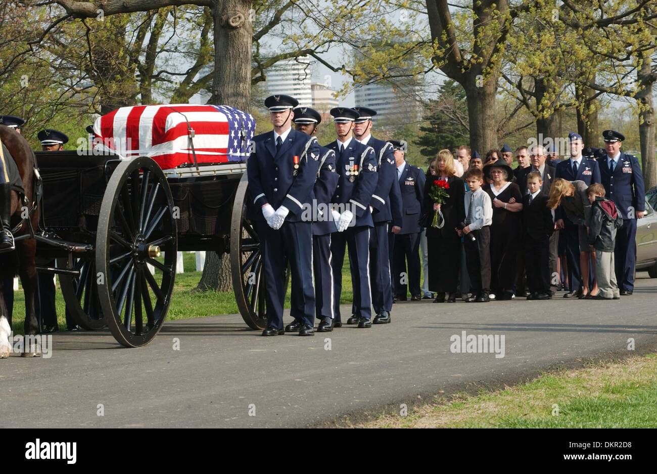 Nov. 23, 2002 - The U.S. Air Force Honor Guard loads the casket of the ...