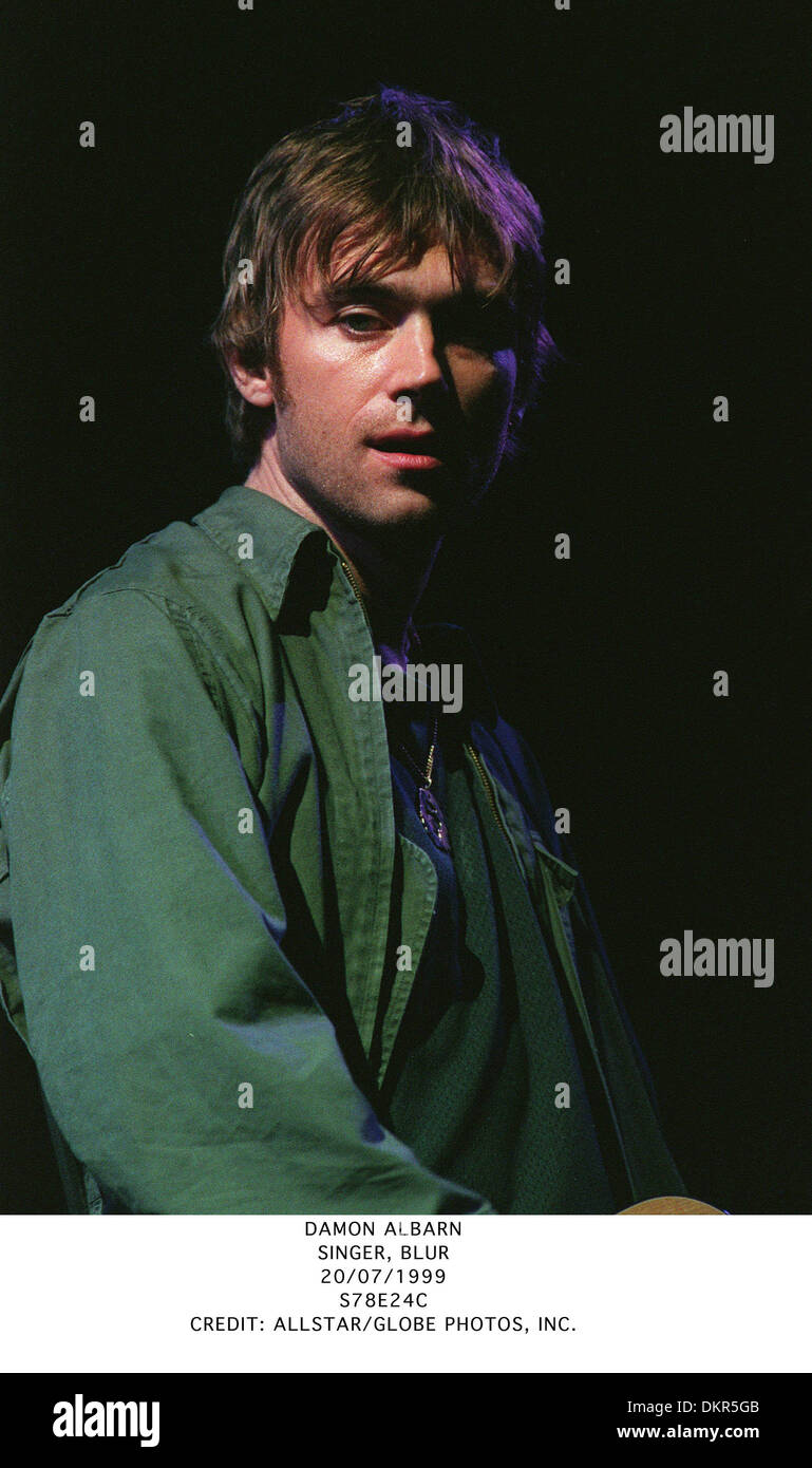 Blur 1999 hi-res stock photography and images - Alamy