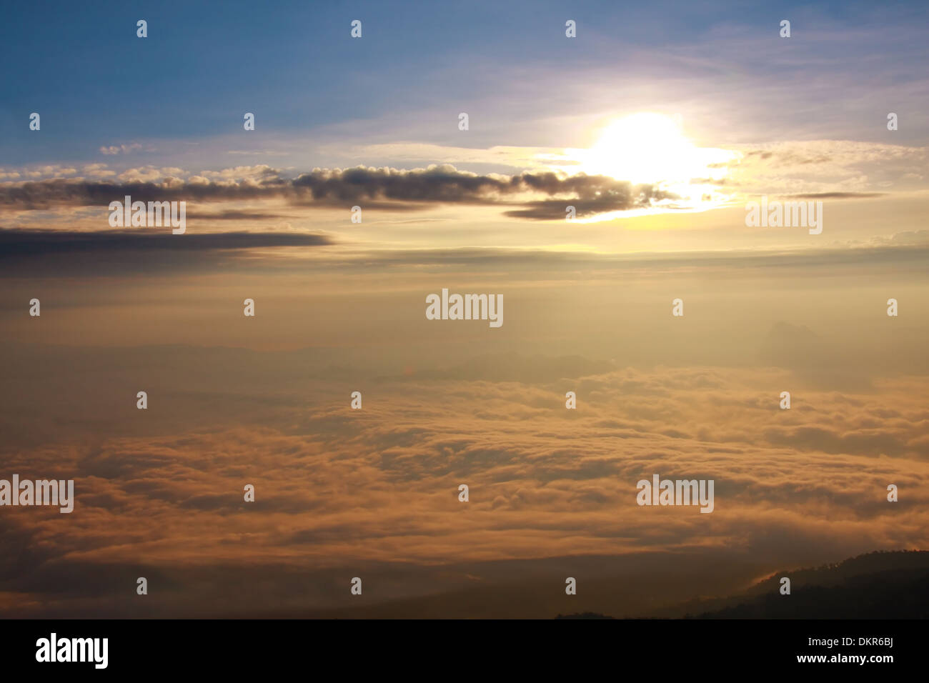 Above the cloud layer hi-res stock photography and images - Alamy
