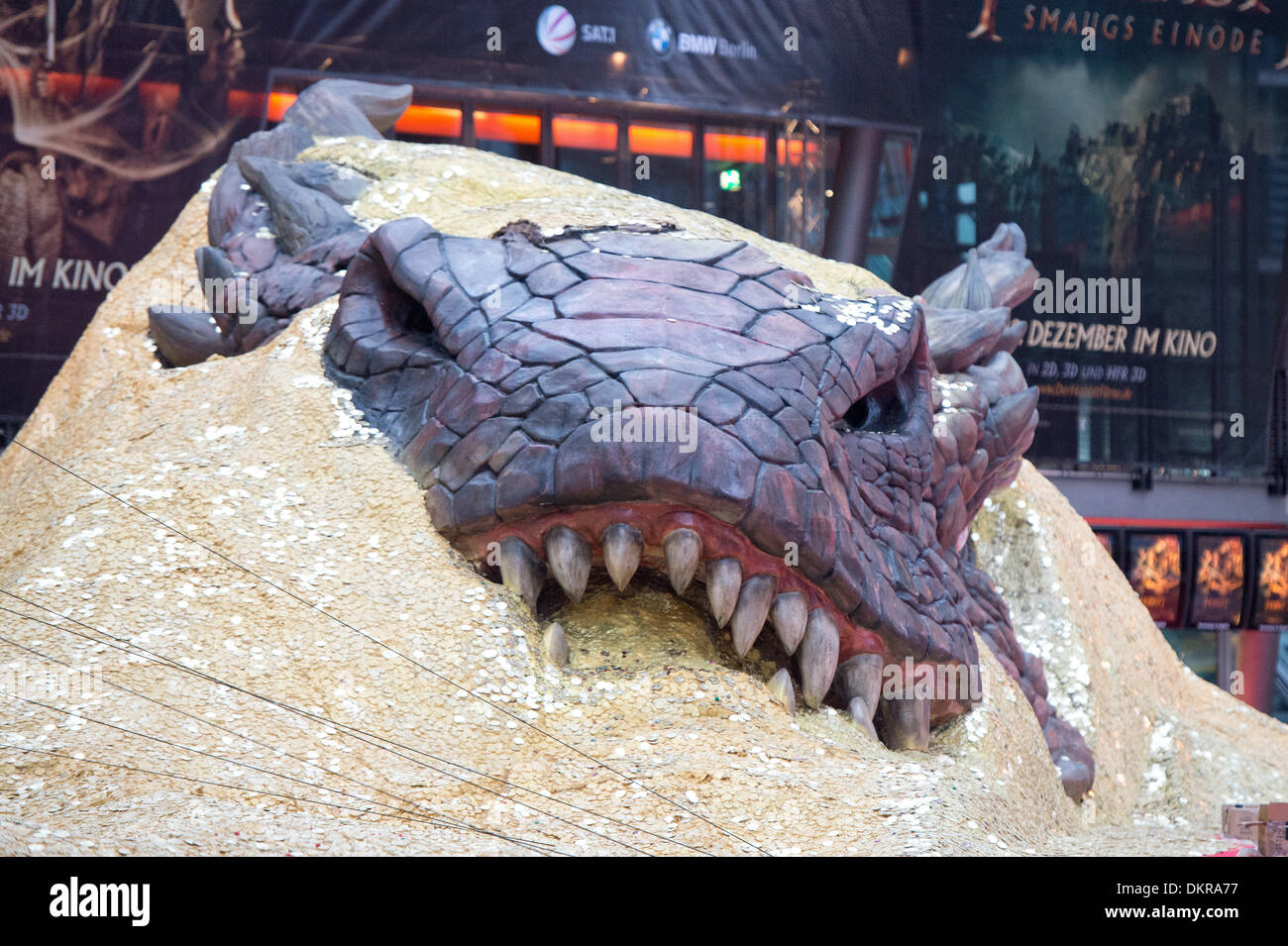 Hobbit Desolation Of Smaug Dragon Full Body