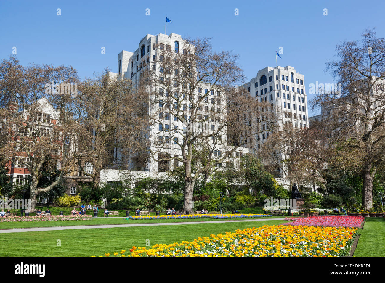 London embankment hi-res stock photography and images - Alamy