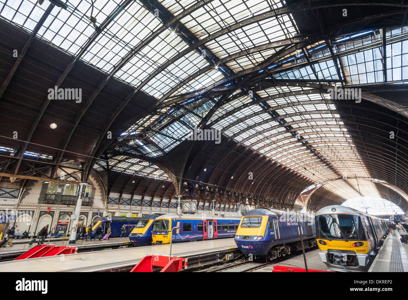 Paddington station transport london hi-res stock photography and images ...