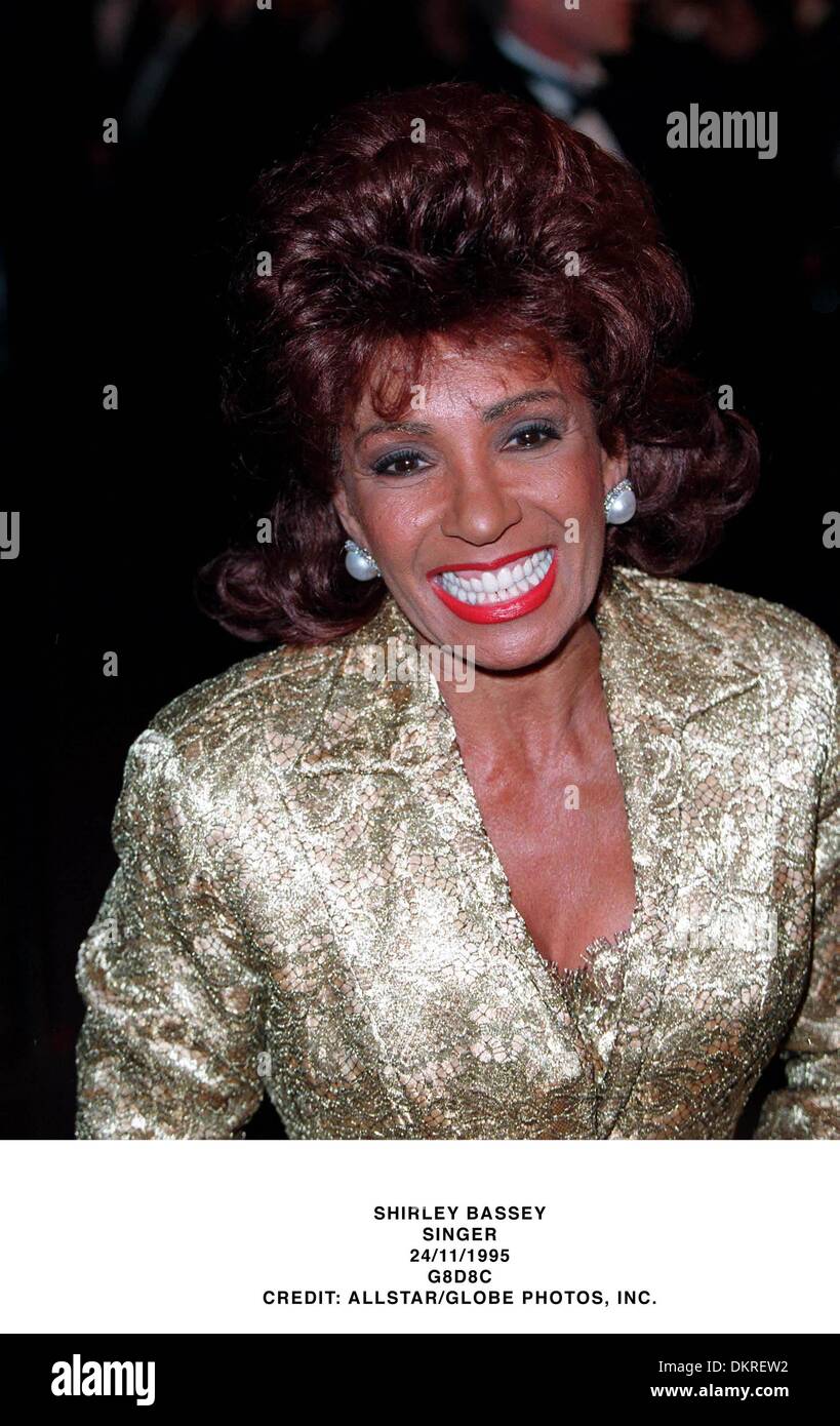 Shirley Bassey Singer High Resolution Stock Photography and Images - Alamy