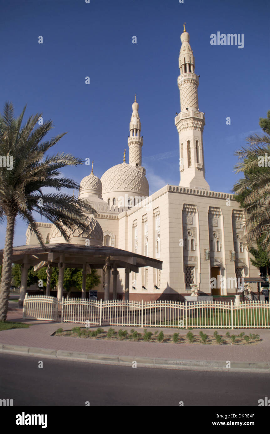 Dubai mosque jumeirah islam islamic hi-res stock photography and images ...