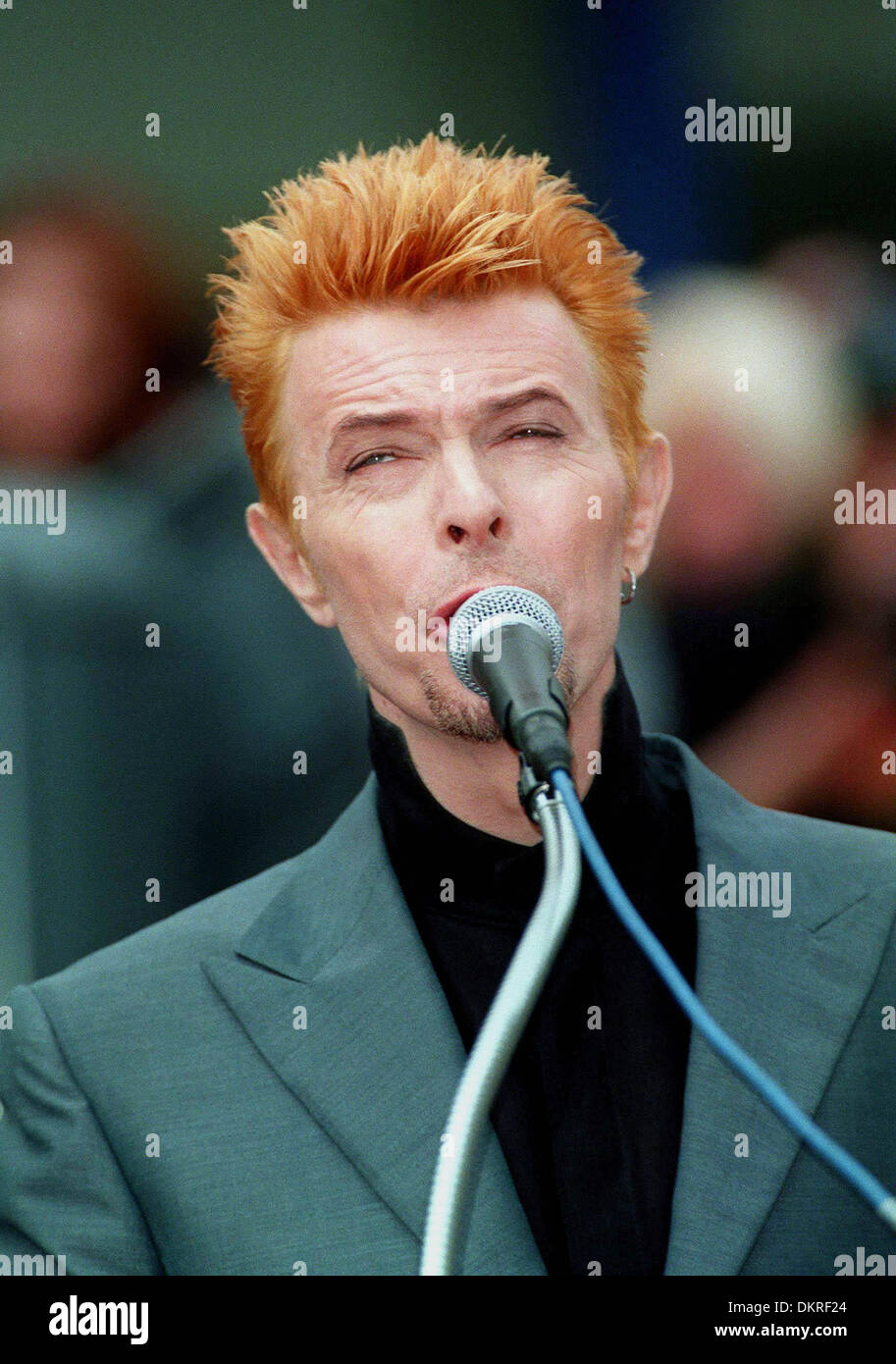 David bowie singer hi-res stock photography and images - Alamy