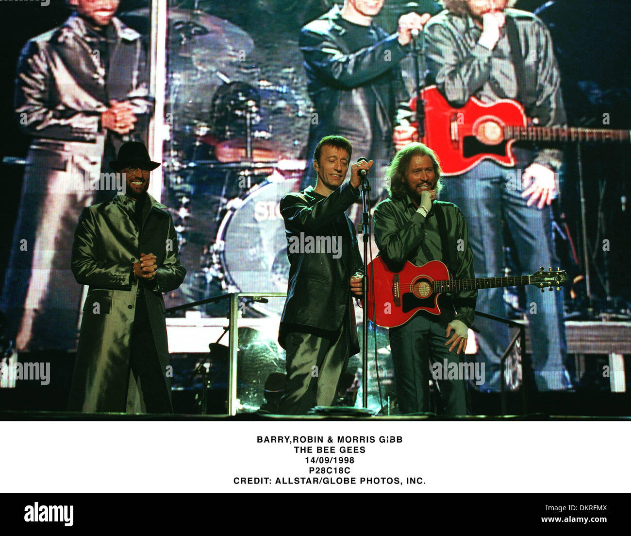 BARRY,ROBIN & MORRIS GIBB.THE BEE GEES.14/09/1998.P28C18C Stock Photo ...