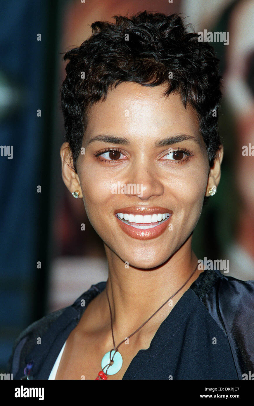 HALLE BERRY.ACTRESS.HOLLYWOOD, LA, USA.04/10/2001.BM33F26C. 2001 Stock ...