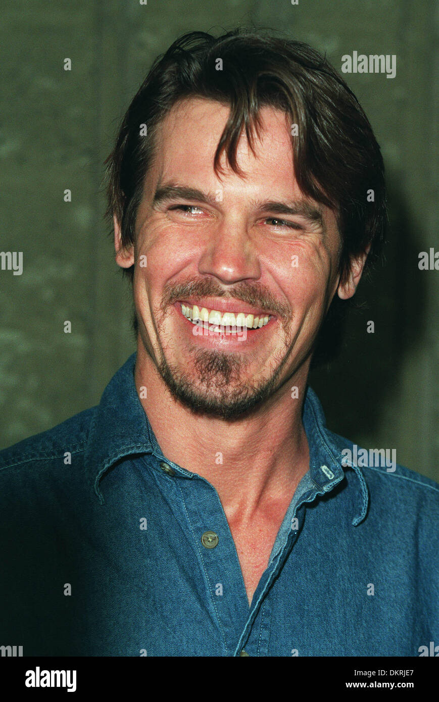 JOSH BROLIN.ACTOR.LOS ANGELES, USA.13/12/2001.BN89E27 Stock Photo - Alamy