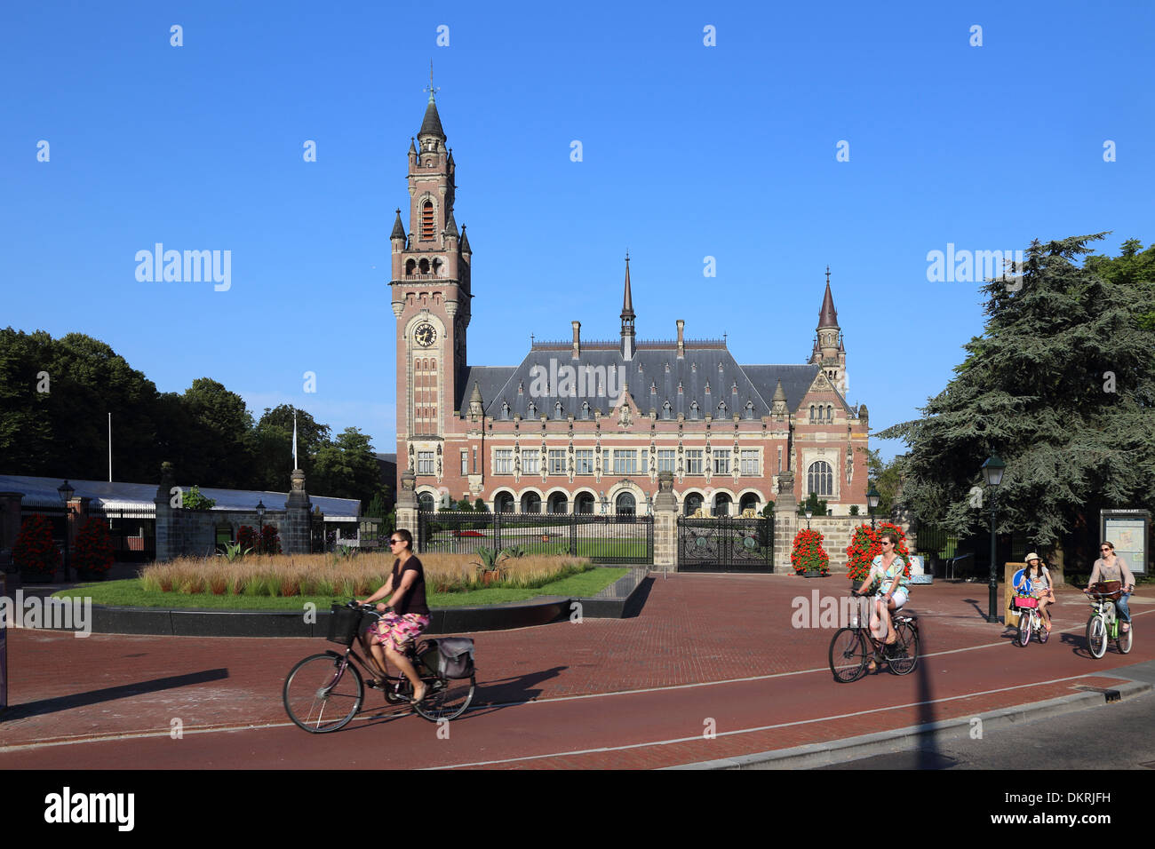 Den haag niederlande friedenspalast hi-res stock photography and images ...