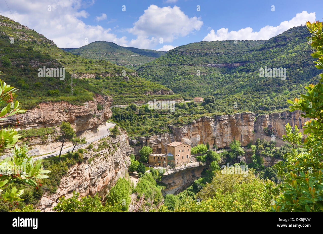 Curve building hi-res stock photography and images - Alamy