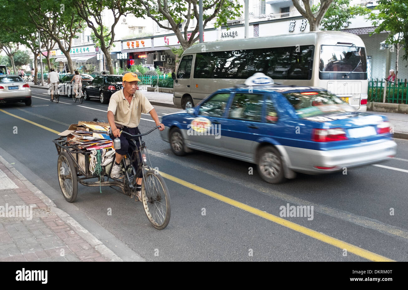 Shanghai Bike Ride Stock Photos & Shanghai Bike Ride Stock Images - Alamy