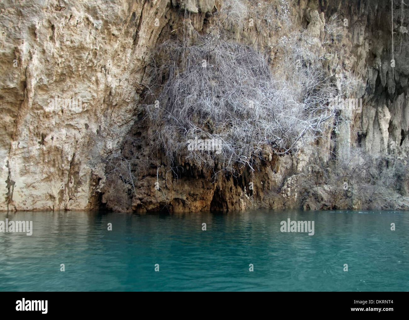 Rock overhang hi-res stock photography and images - Alamy