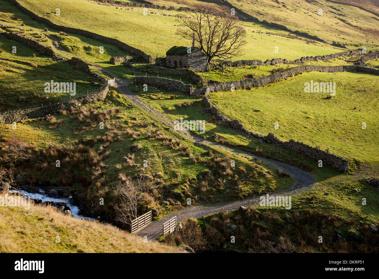 Stone barn and walls hi-res stock photography and images - Alamy