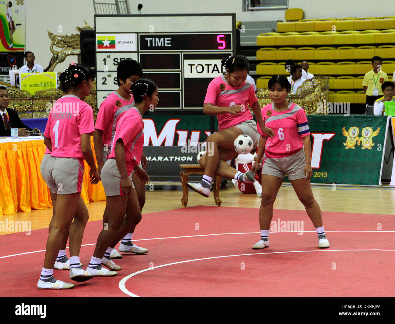 Women's traditional chinlone team hi-res stock photography and images ...