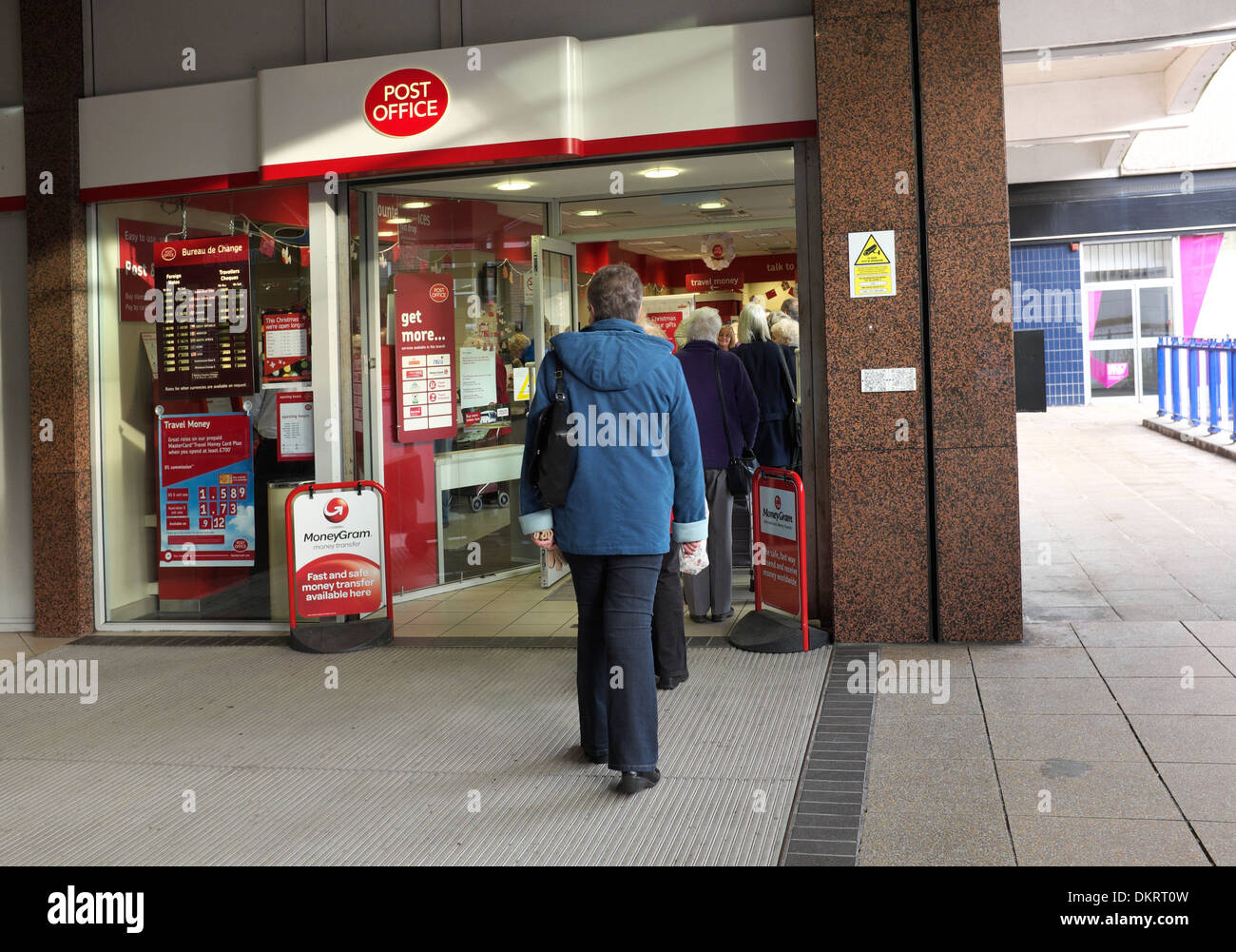 Post office queue hi-res stock photography and images - Alamy