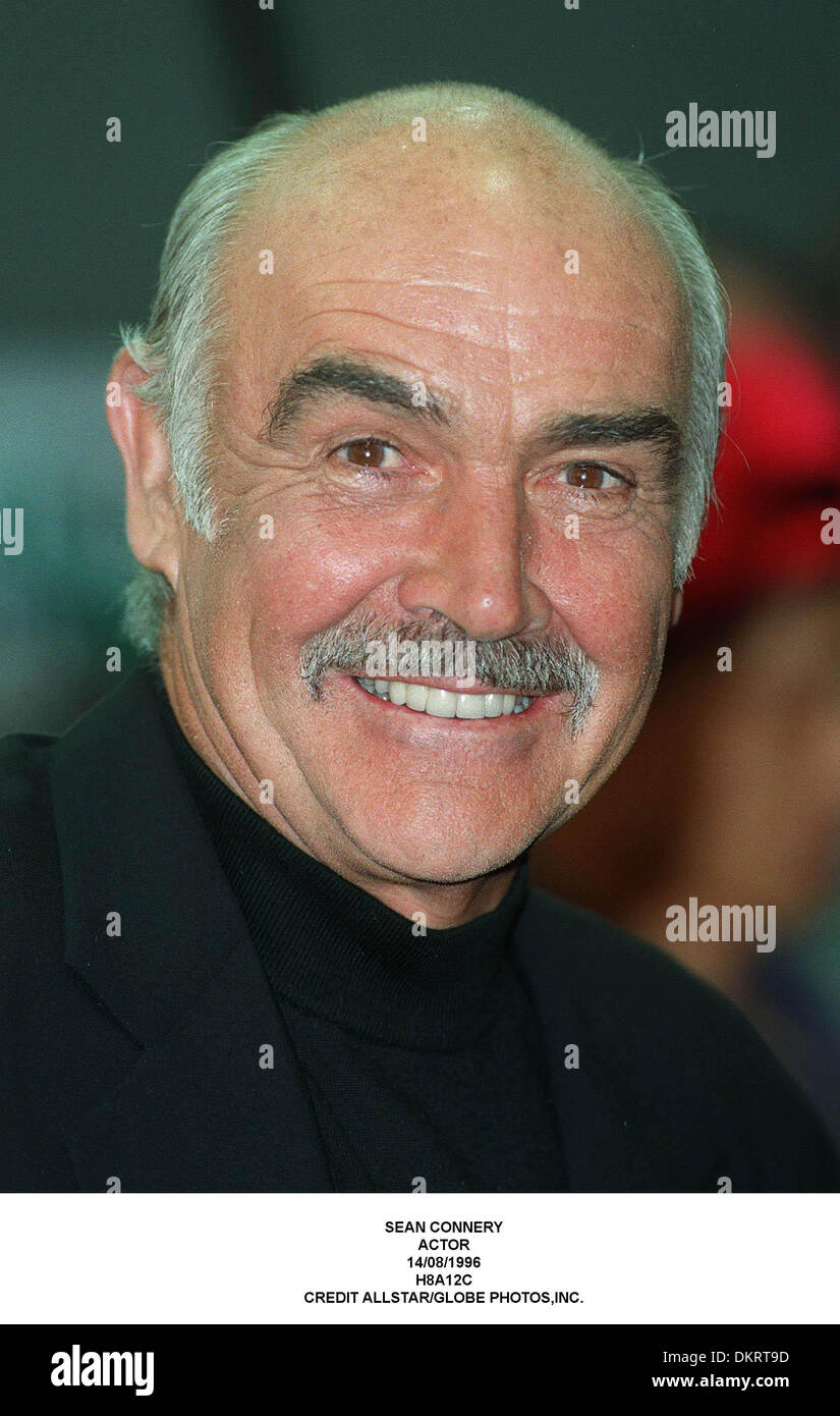 Sean connery actor hi-res stock photography and images - Alamy