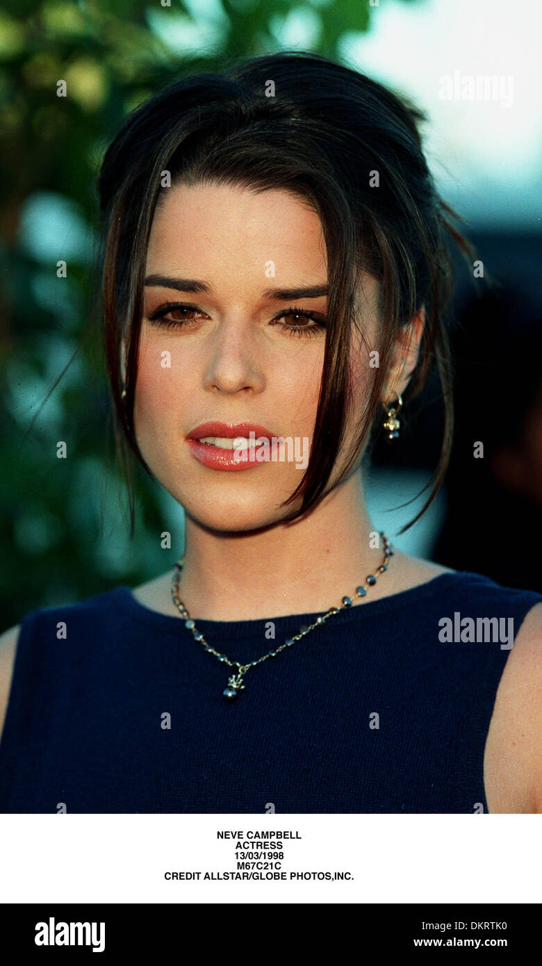 Neve campbell 1998 hi-res stock photography and images - Alamy