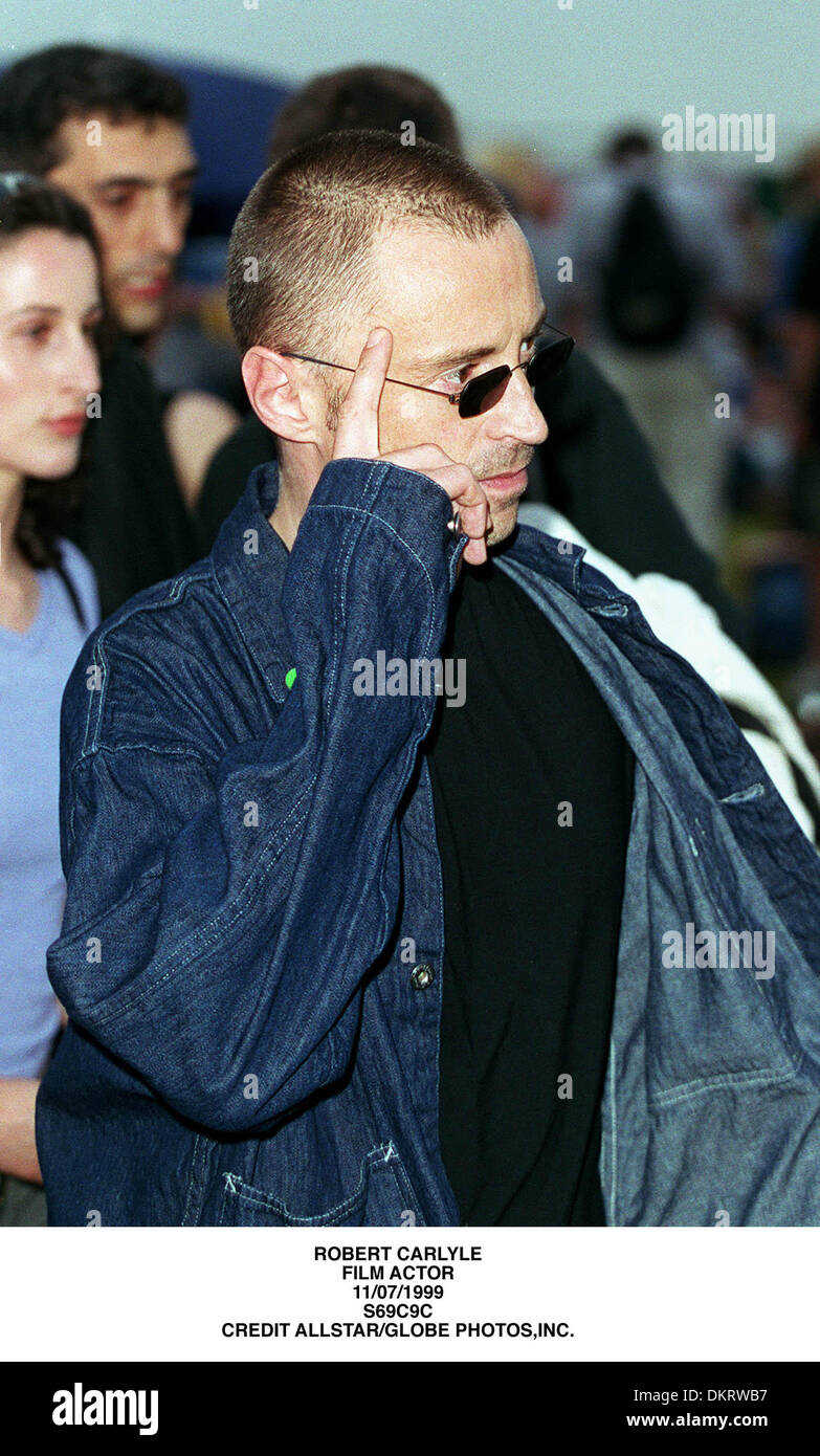 Actor robert carlyle hi-res stock photography and images - Alamy