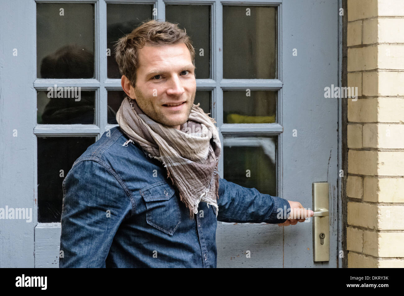 Man men male outside exterior front entrance hi-res stock photography ...