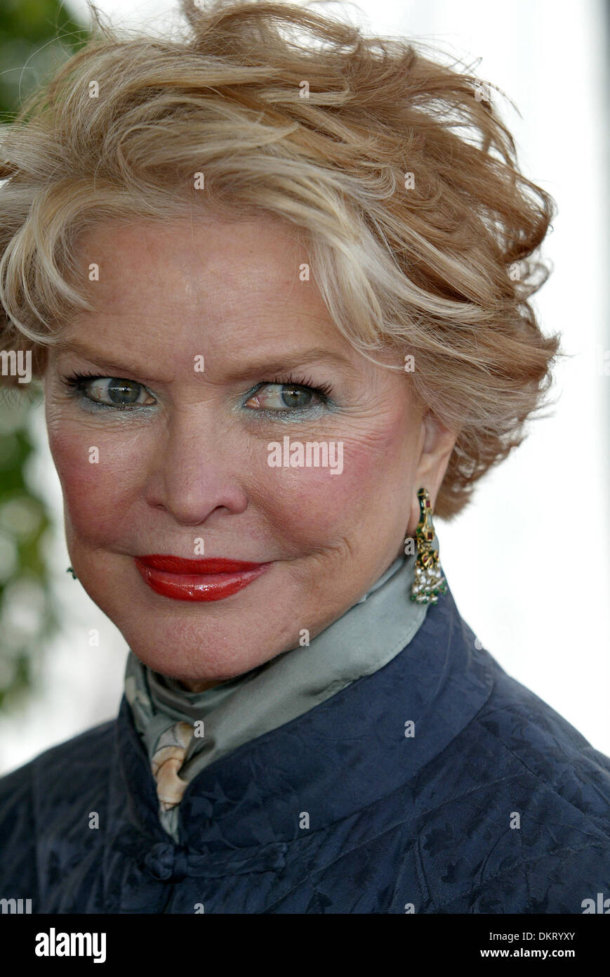 ELLEN BURSTYN.ACTRESS.S, USA.SANTA MONICA BEACH, LOS ANGELE.23/03/2002 ...