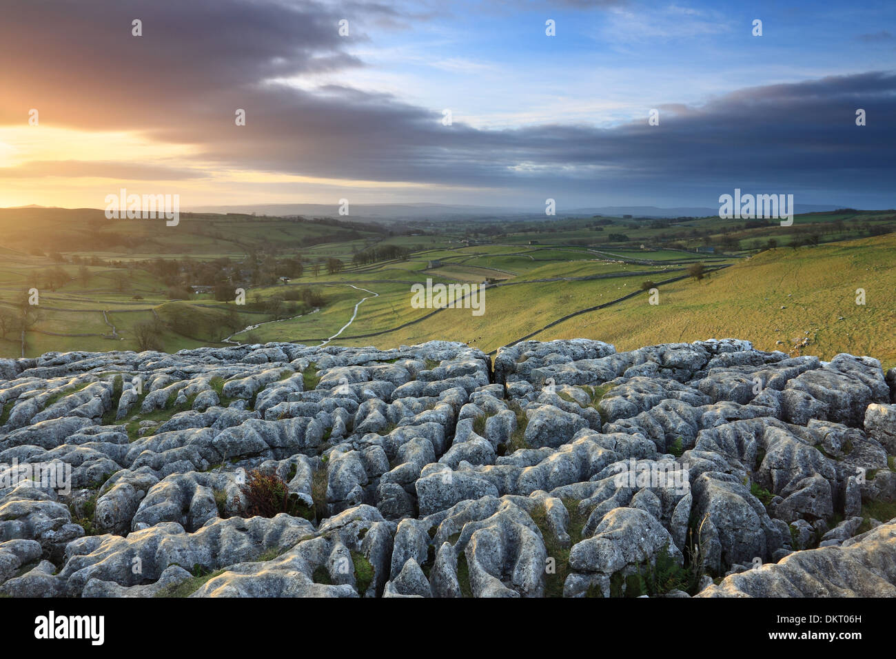 Malham cove rocks hi-res stock photography and images - Alamy